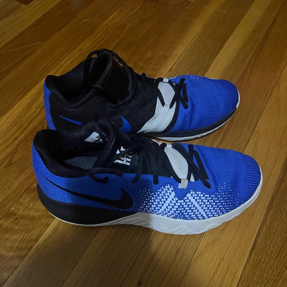 Nike Kyrie Flytrap Basketball Shoes (Royal Blue) - Gem